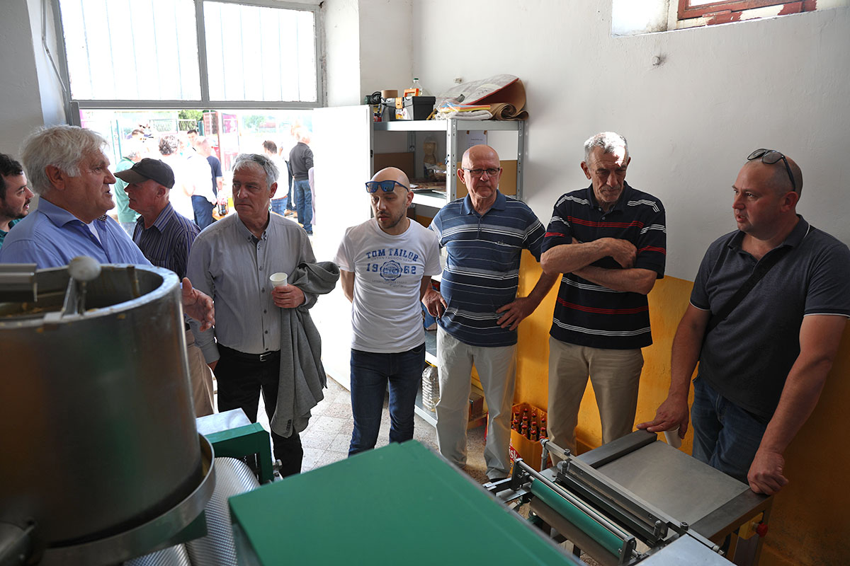 Pčelarska udruga Rusmarin pustila u pogon Liniju za proizvodnju satnih ...